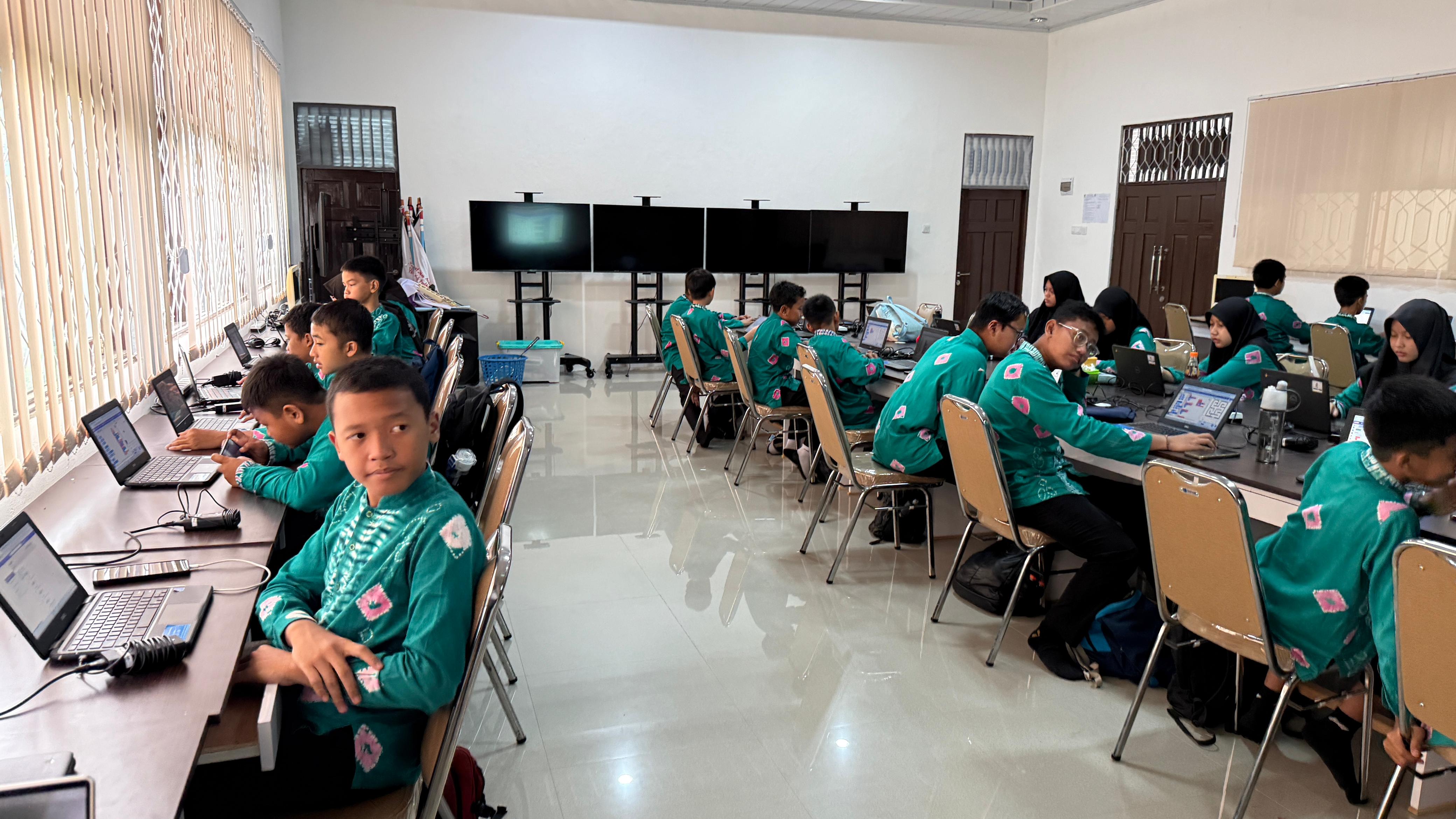 BPSDMP Kominfo Banjarmasin Perkenalkan Coding untuk Siswa SMP Negeri 1 Banjarbaru - Berita ...